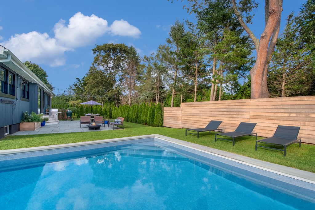 Here’s How to Update Stylishly a Dull 60s Ranch | Behind The Hedges