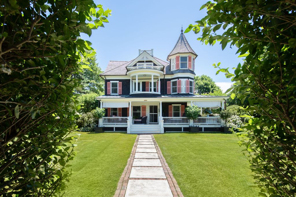 A Stunning Queen Anne in Water Mill Sells | Behind The Hedges