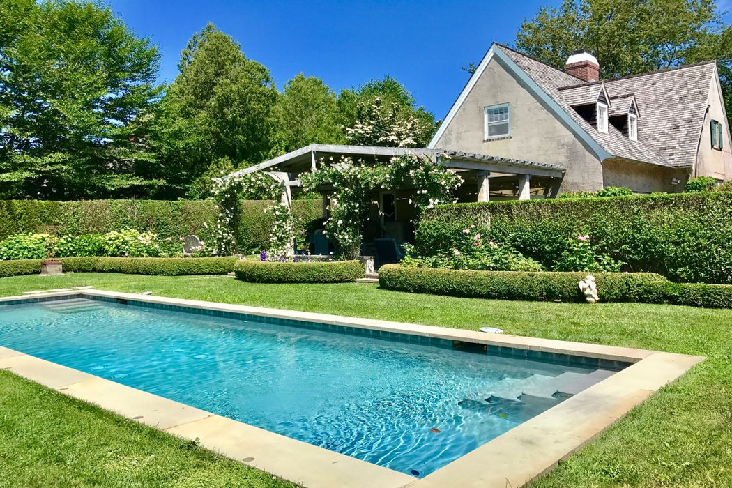 Spotlight On: East Hampton | Behind The Hedges