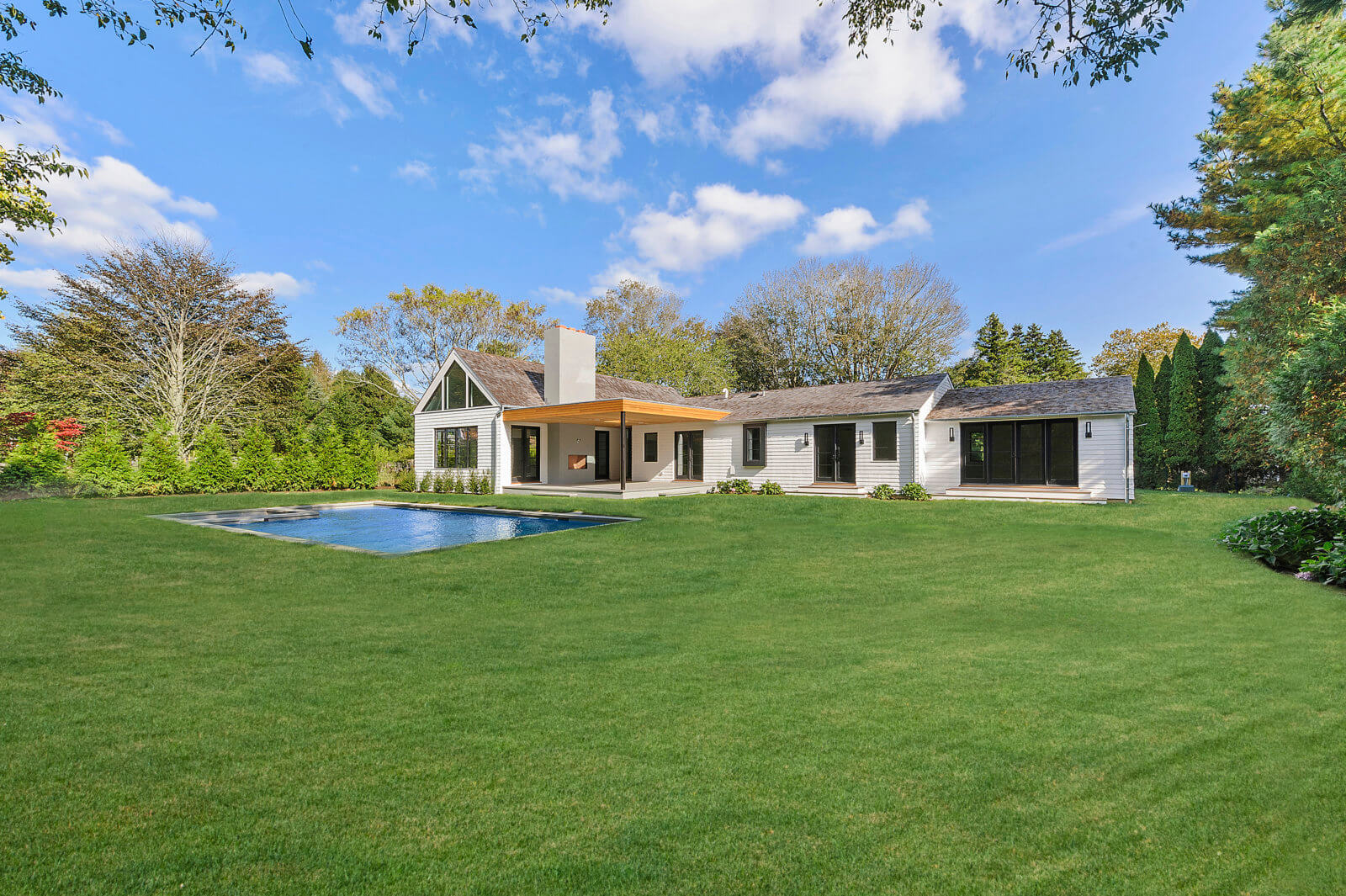 Scandinavian-inspired Design in Modern East Hampton Village Abode ...