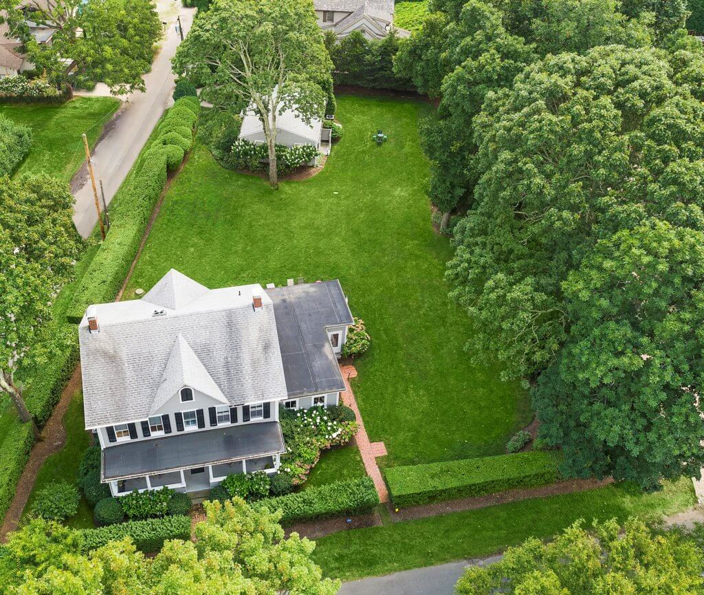 Legendary Editor Alice Mayhew’s Sag Harbor Home Turns a Page | Behind ...