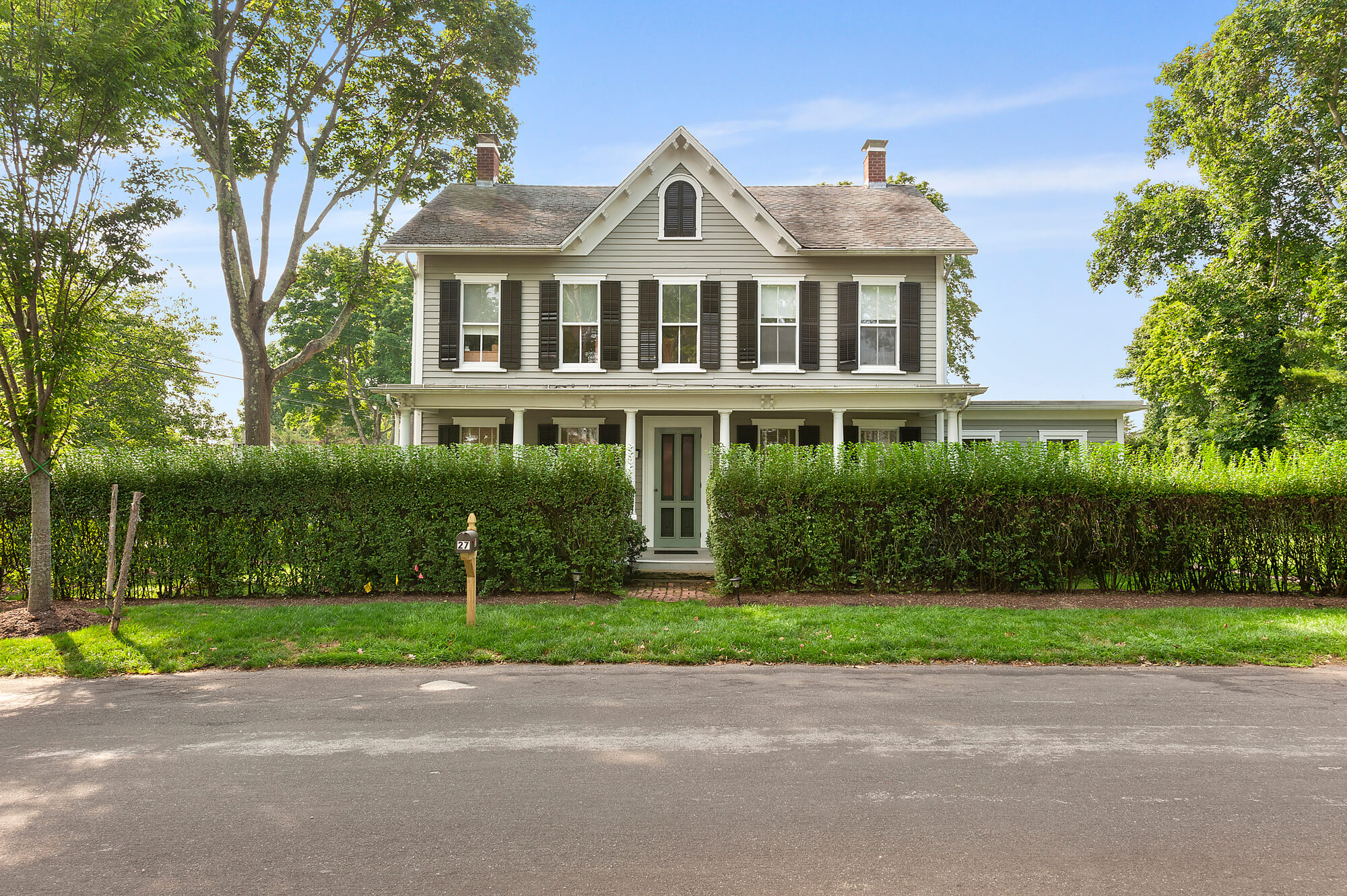 Legendary Editor Alice Mayhew’s Sag Harbor Home Turns a Page | Behind ...