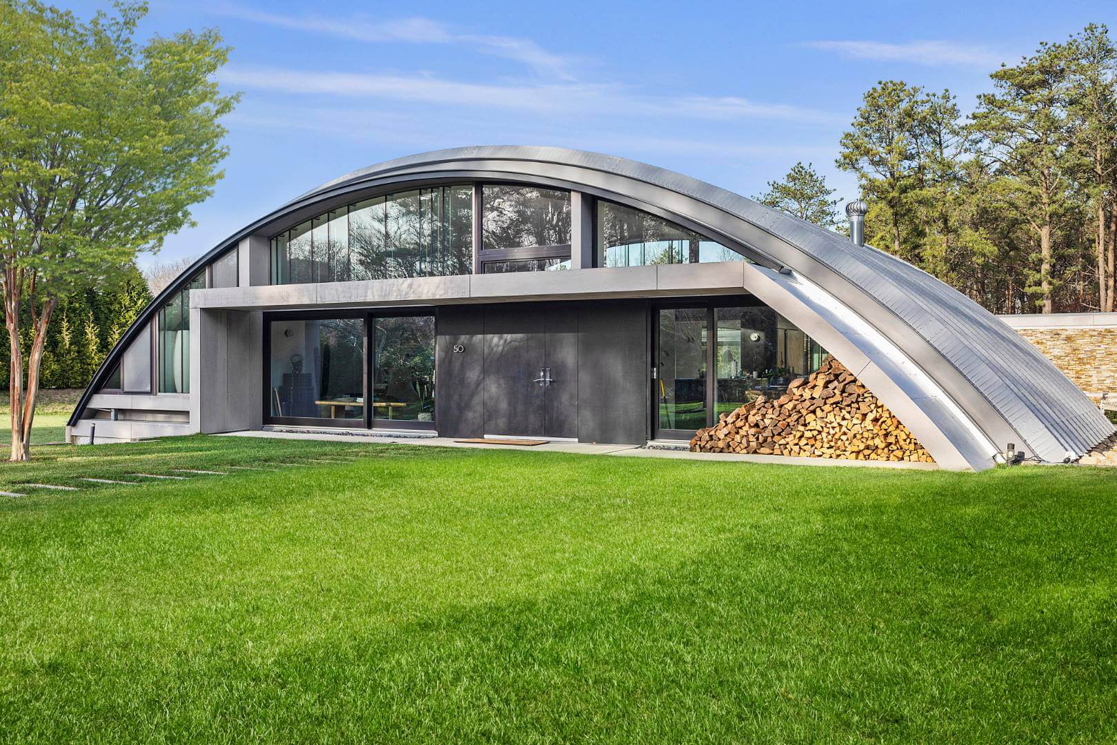 Architecturally Distinctive ‘Arc House’ in East Hampton Available for ...