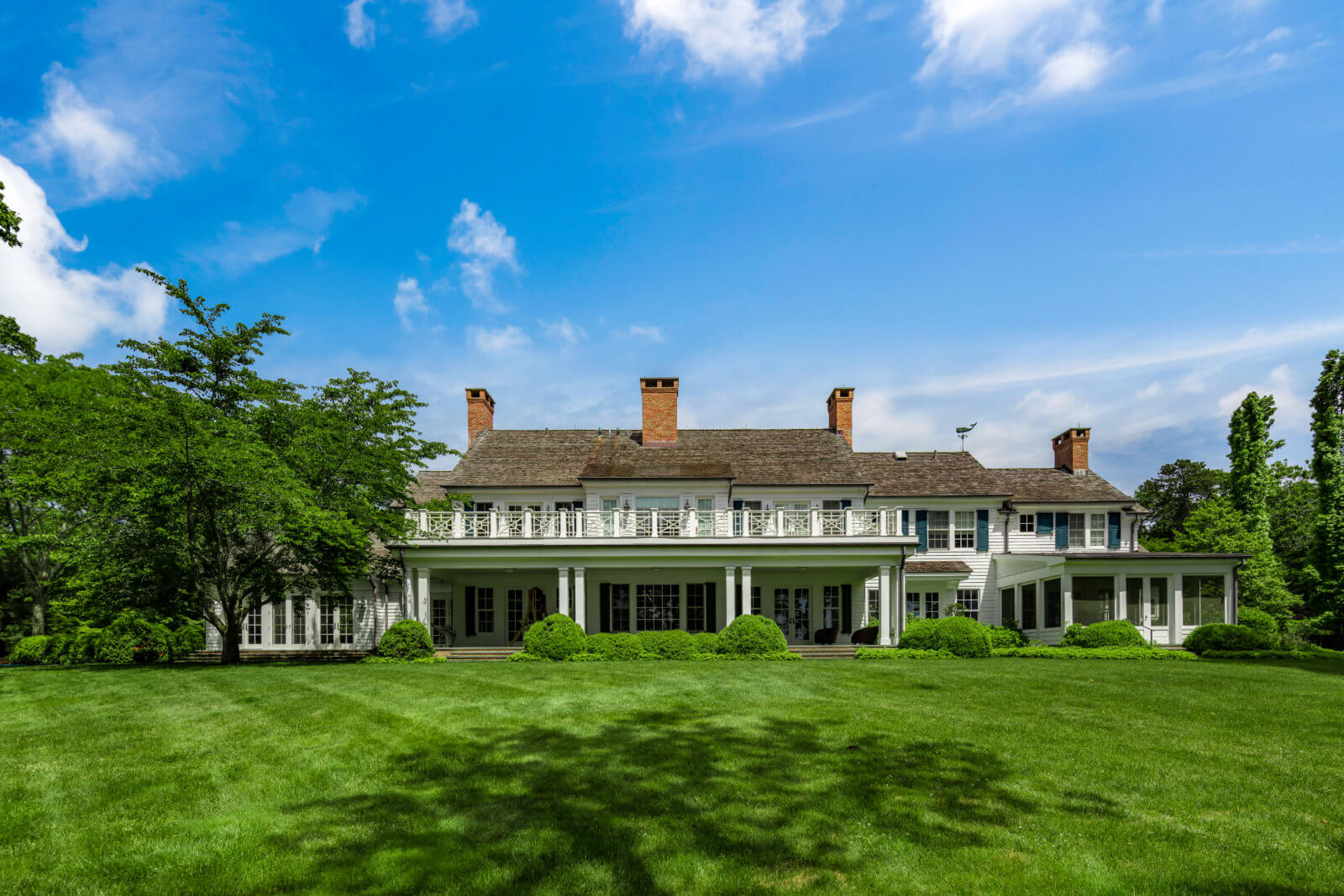 Late Billionaire Sheldon Solow’s Waterfront Wainscott Estate Asks $70M