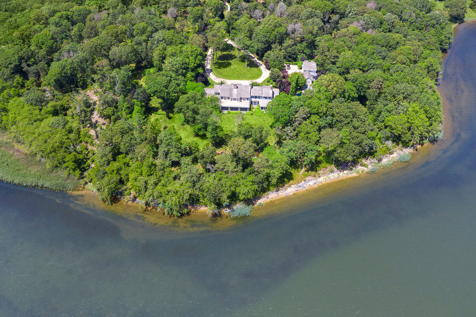 Late Billionaire Sheldon Solow’s Waterfront Wainscott Estate Asks $70M