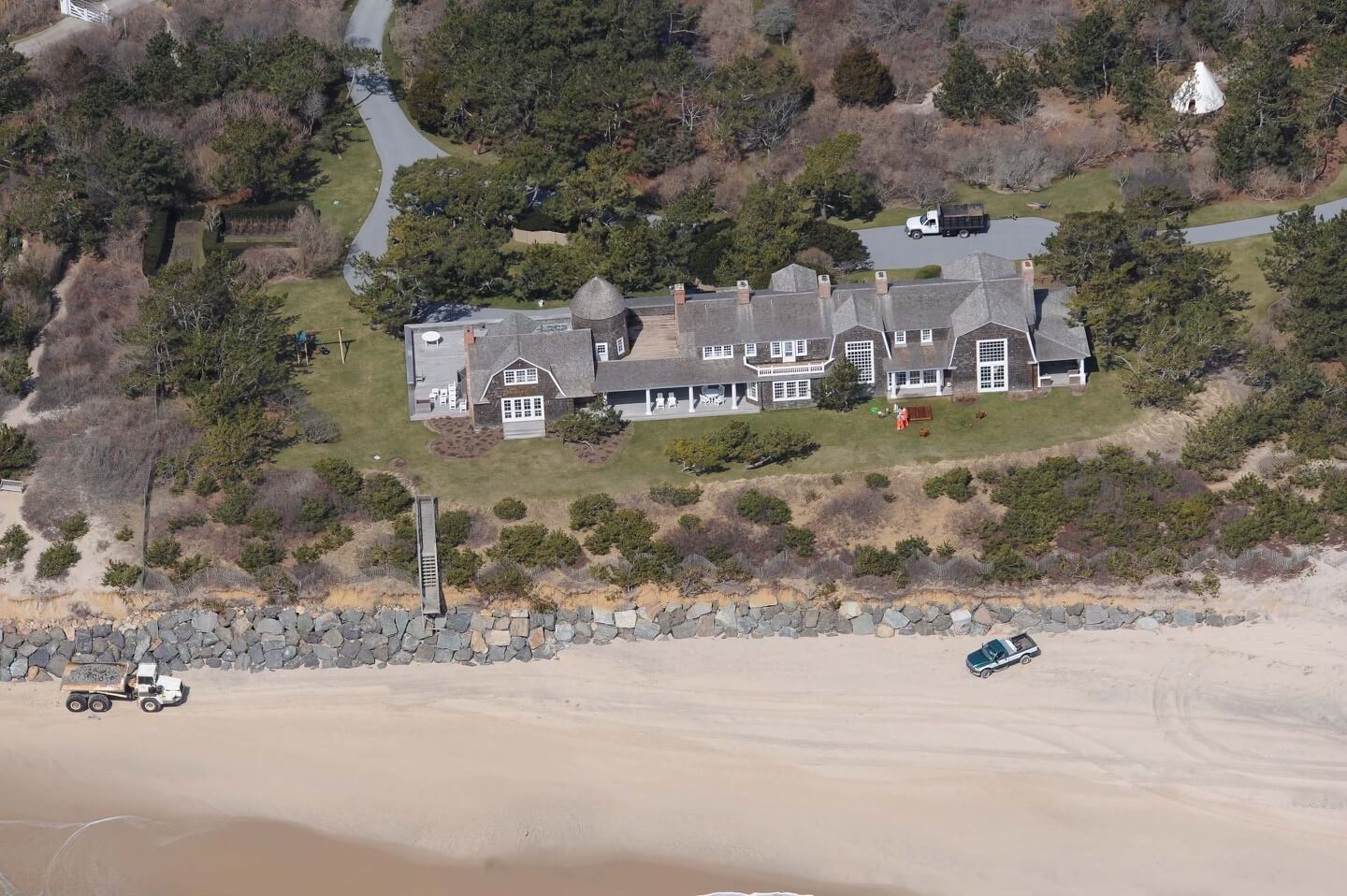 Calvin Klein Sells His East Hampton Beachfront Estate for $85 Million ...