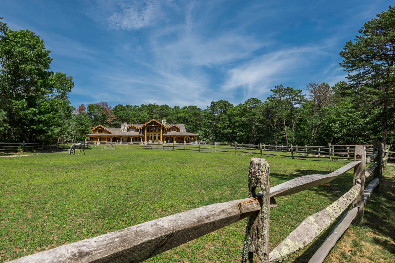 At Home in the Hamptons – with Jill Rappaport | Behind The Hedges