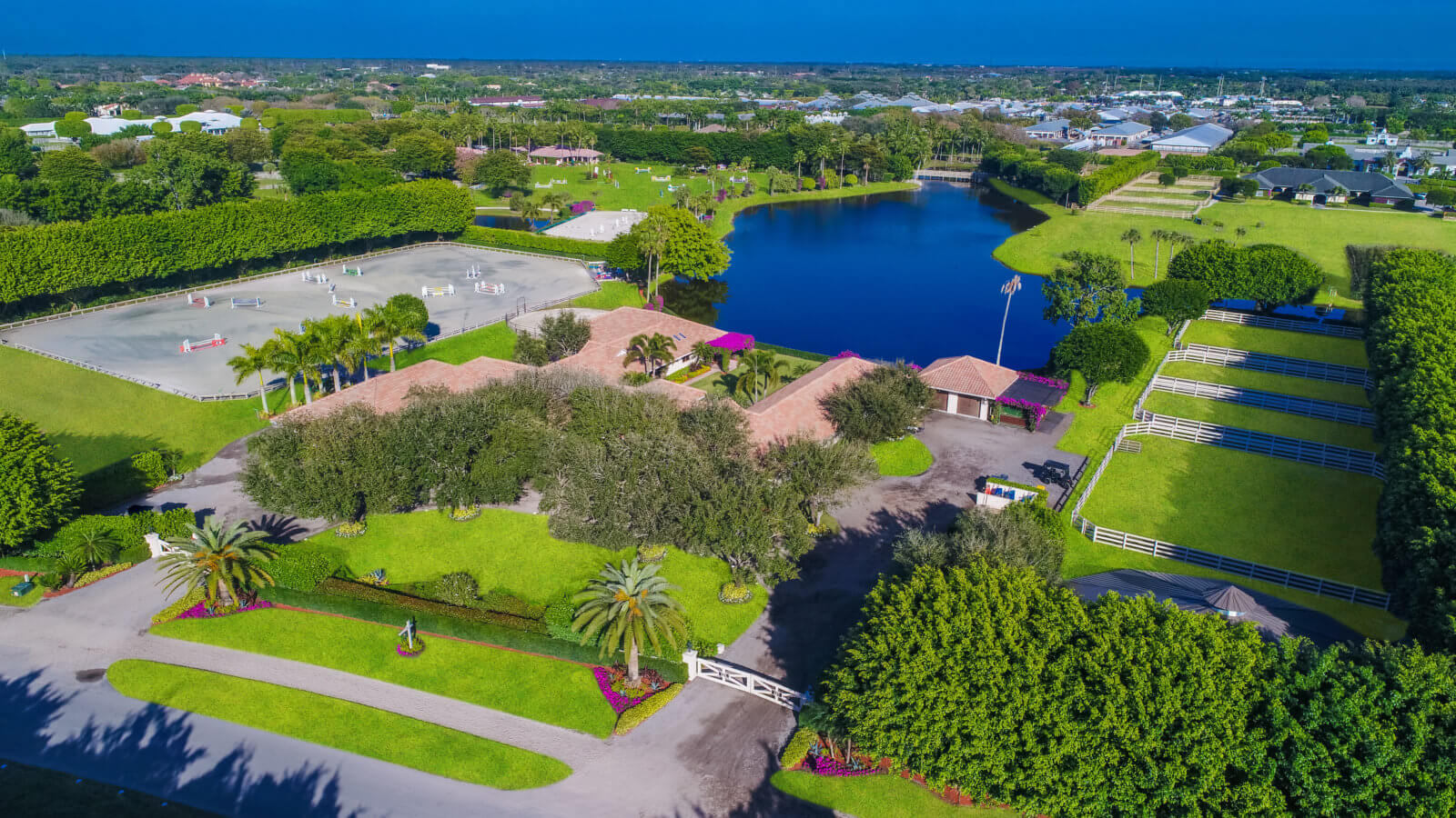 At Home in the Hamptons – with Jill Martin | Behind The Hedges