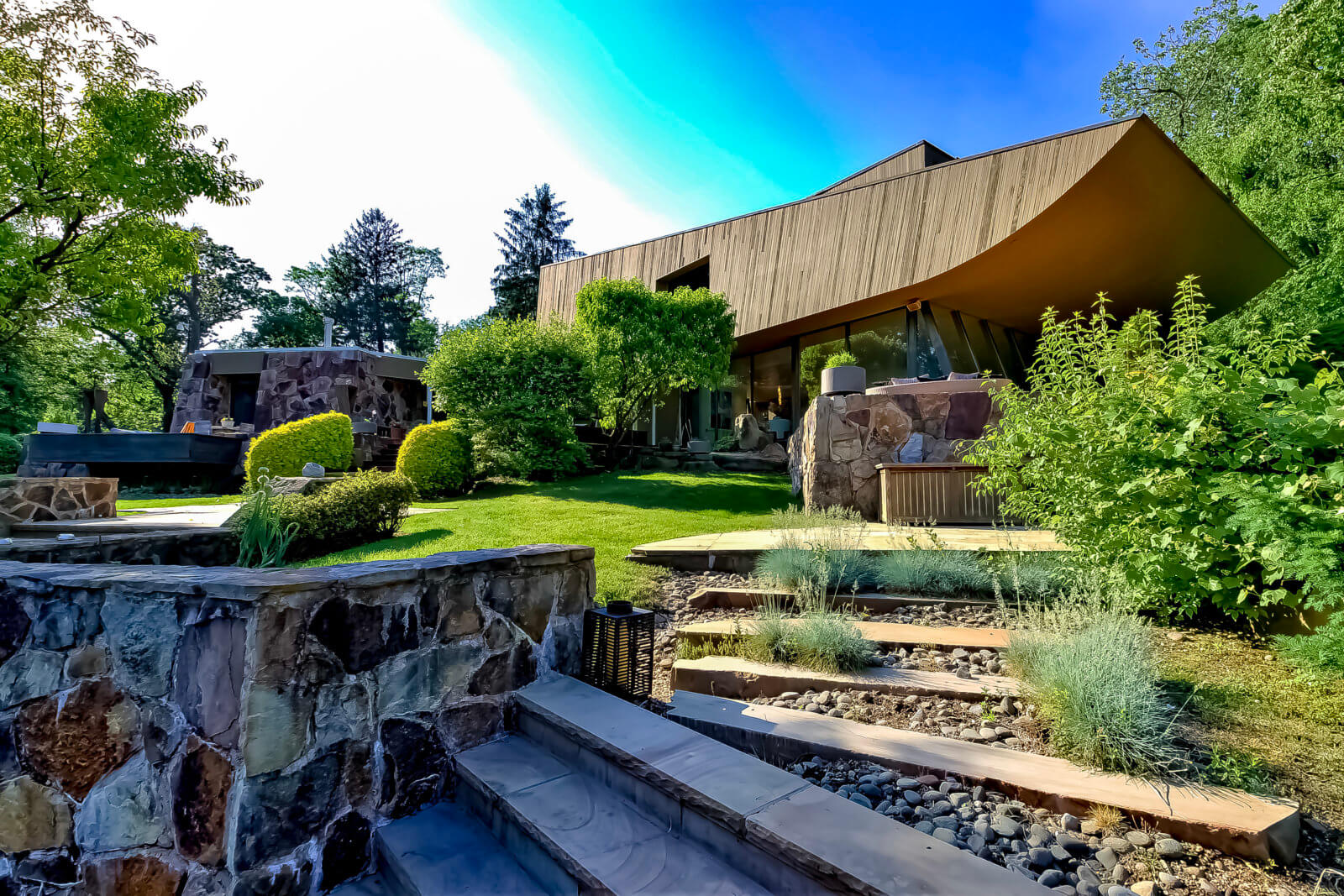 A Norman Jaffe Architectural Showpiece in Old Westbury