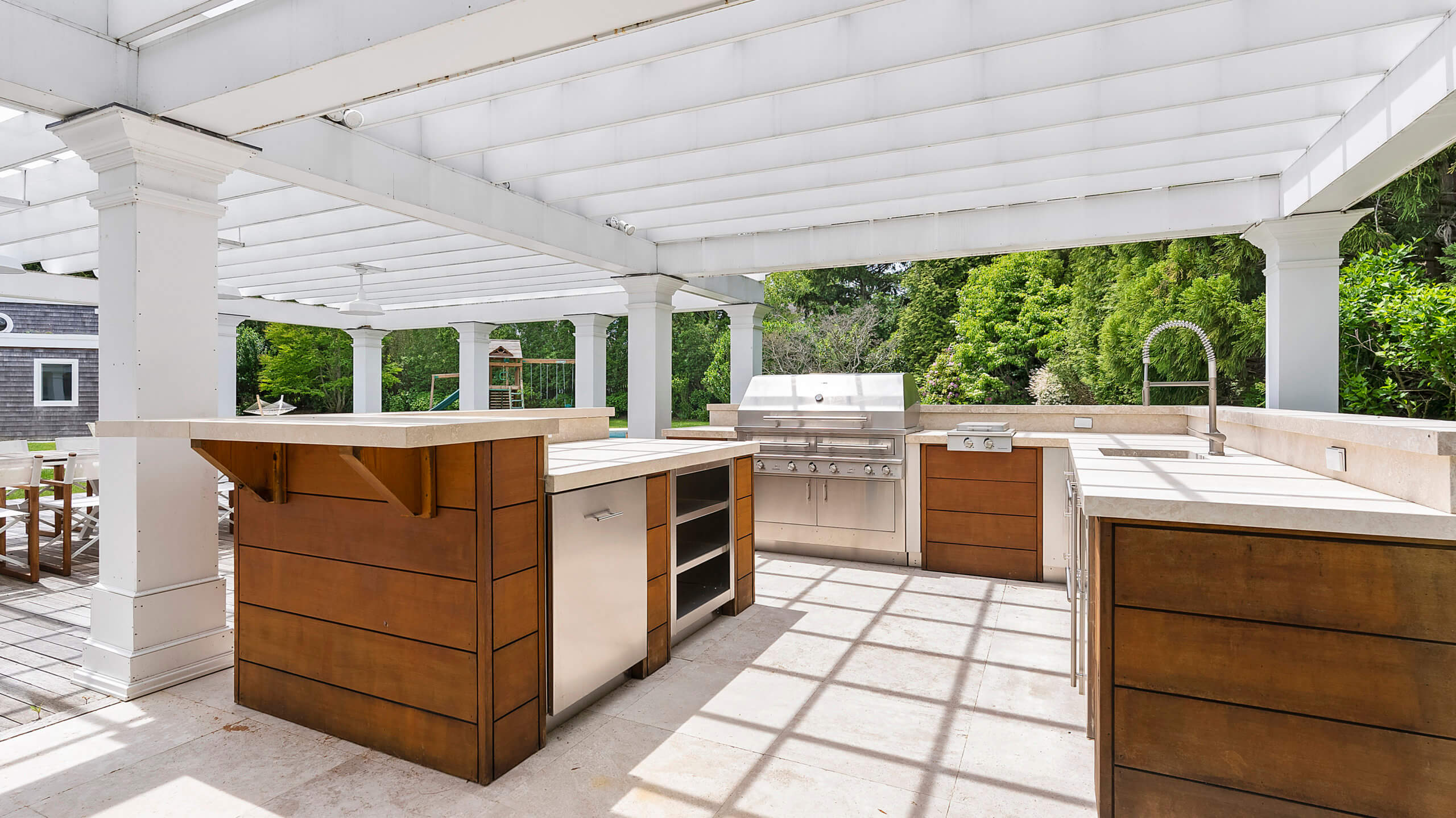 Hamptons Home Boasts Enviable Outdoor Kitchen, Dining Area