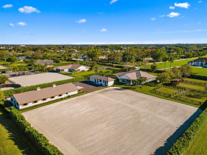 Sweetie Pies: Long Island Bakeries Heat Up for Holiday Sugar Rush